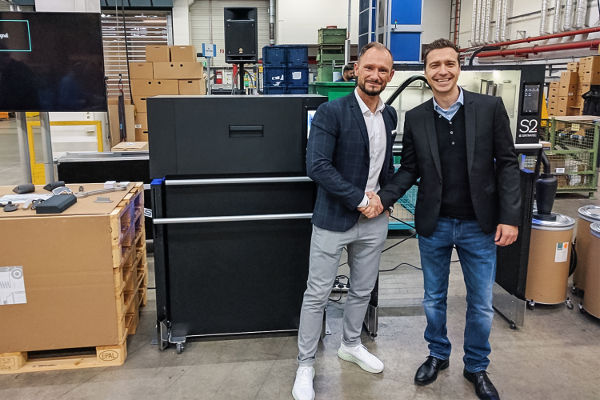 3D-принтер Sintratec S2 установлен на производственной площадке Daimler ...